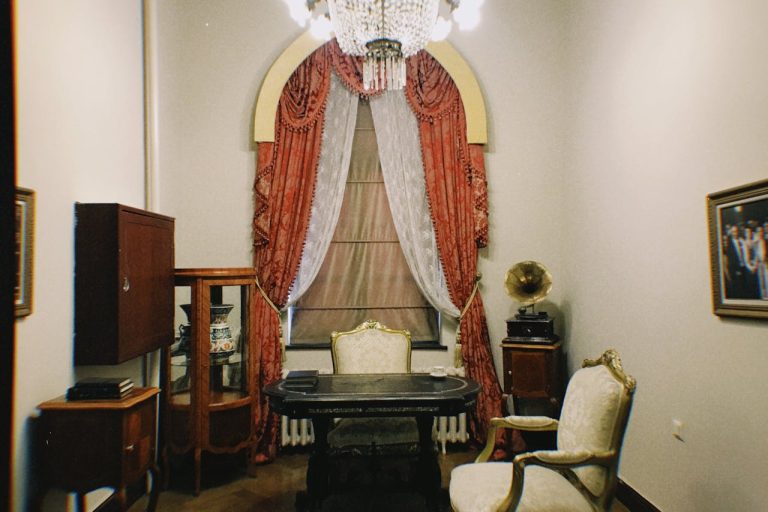 12 Decor Staples From the ‘80s That Totally Defined the Era - Vinyl and ...